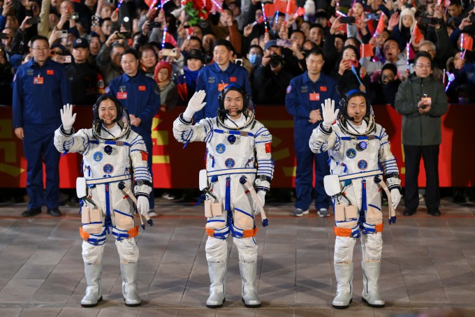 China's First 90s-Born Astronauts Arrive at Tiangong Space Station ...