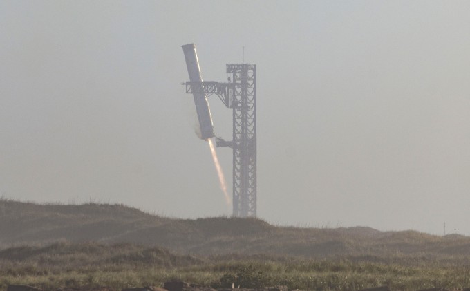 SpaceX's 7th Starship Test Flight Fails, But 'Chopstick' Arms ...