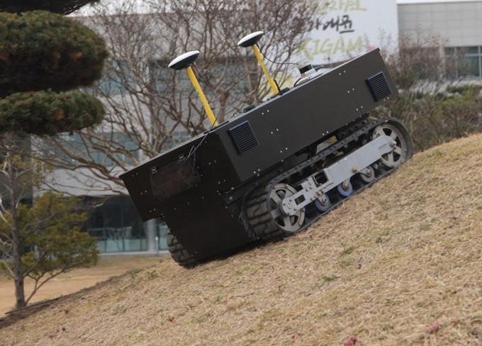 Autonomous Robot Finds Underground Resources and Buried Artifacts ...