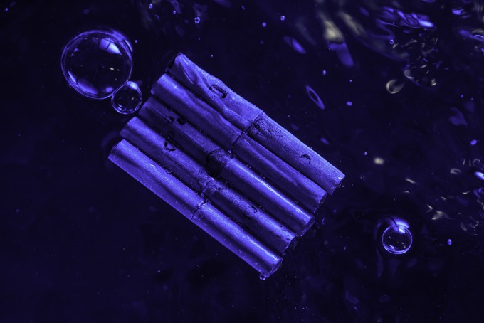Superhydrophobic metal tubes create buoyant structures that resist ...