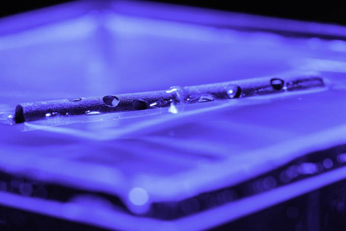 Superhydrophobic metal tubes create buoyant structures that resist ...