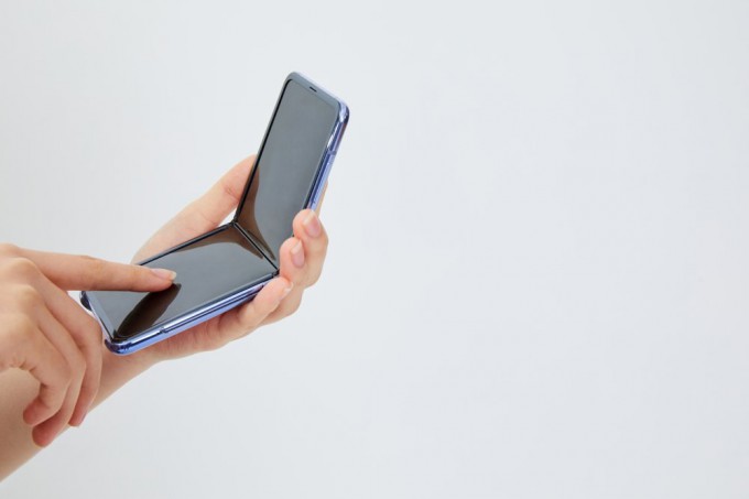 KAIST team develops display structure to eliminate creases in foldable ...