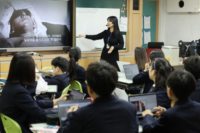 AI in the classroom sparks debate on the identity of a learner - DongA ...